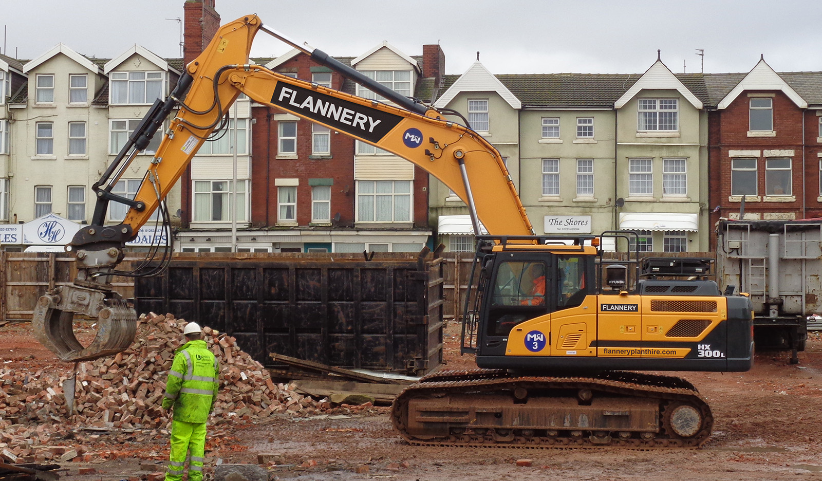 Hyundai HX300L | Plant Hire UK | Flannery